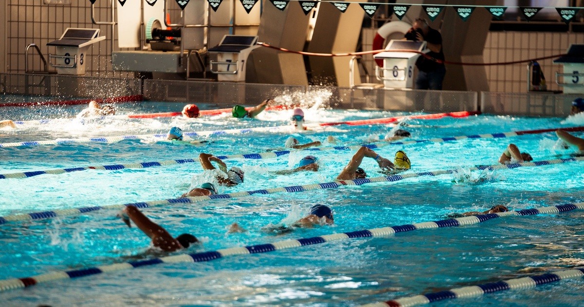 Benefiz-Aktion „25-Stunden-Schwimmen“ im Westbad in Regensburg war ...